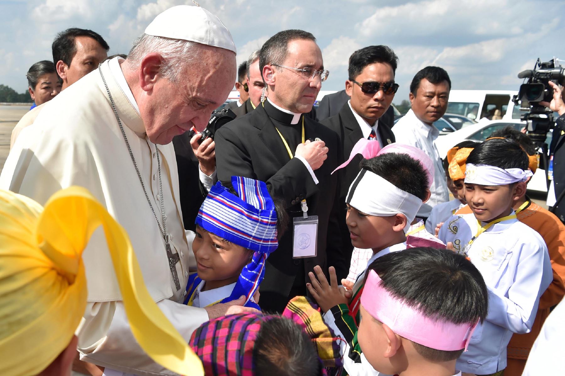 PAPA FRANCISCO Y SU LAZO ESPECIAL CON LOS SANTOS PERUANOS – RCR Peru