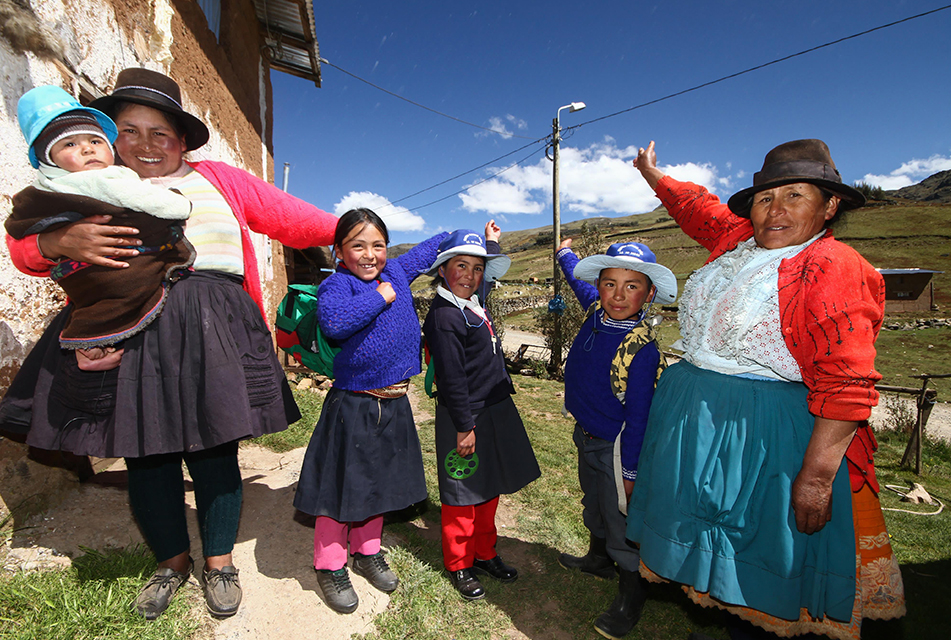 MINEM LLEVA ENERGÍA ELÉCTRICA A MÁS DE 40 MIL PERUANOS DE ZONAS RURALES ... MINEM LLEVA ENERGÍA ELÉCTRICA A MÁS DE 40 MIL PERUANOS DE ZONAS RURALES ...